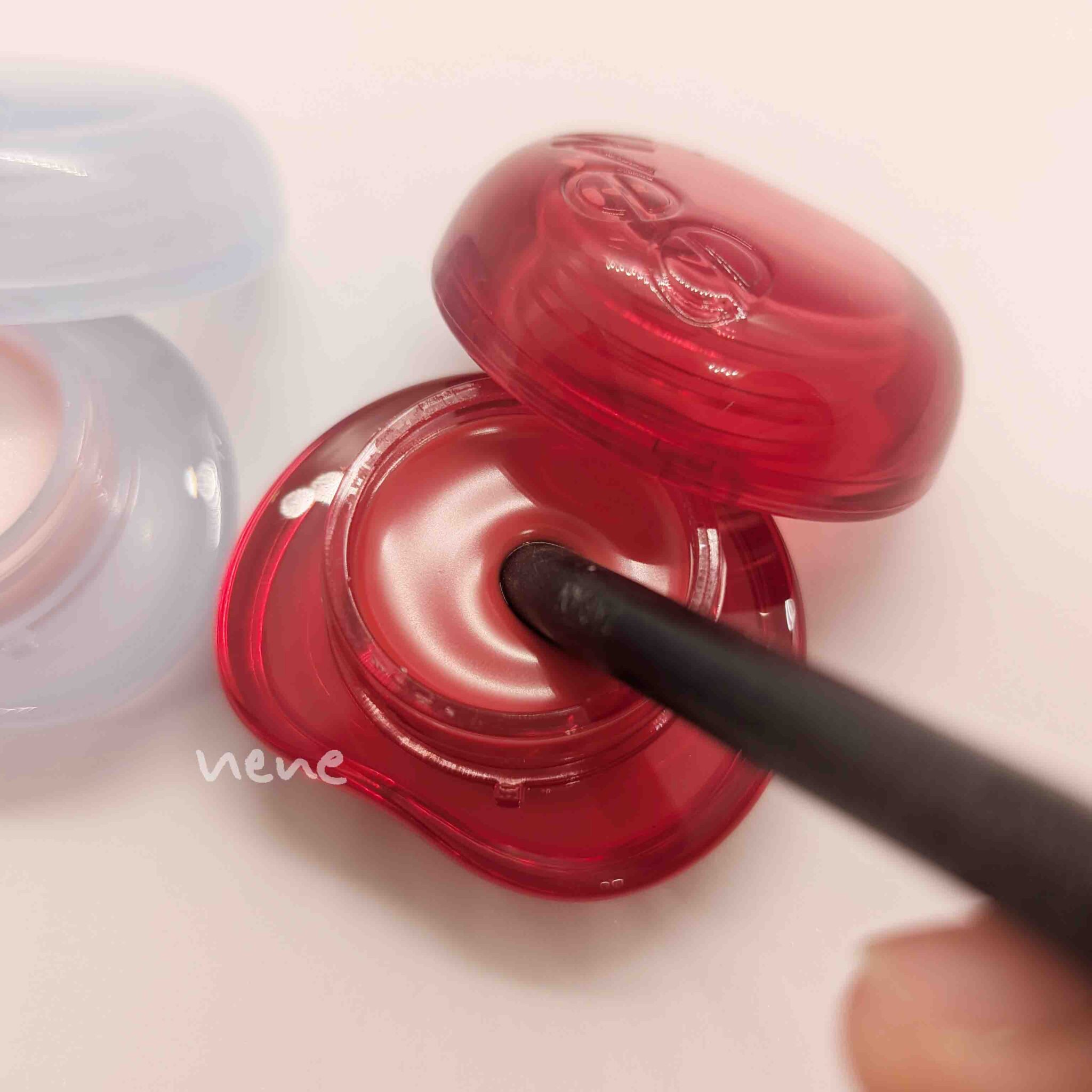 fwee(フィー)新作ジェリーポット、実際どうなの？ファンデの上から塗ったらこうなる。注目のシュガーパウダーも使ってみた【辛口評価】 - nene(ネネ)